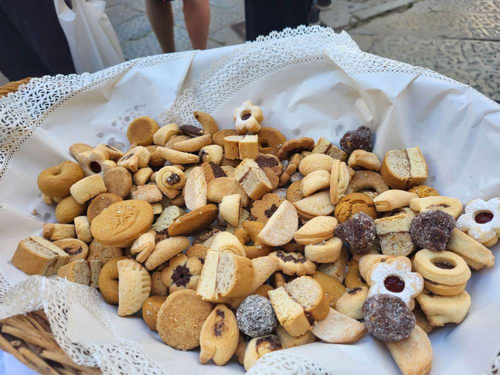 Dani creskih tradicionalnih slastica donose slatke recepte naših nona ...
